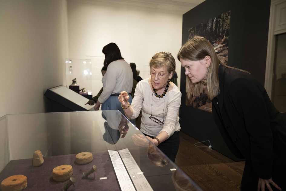 ISAW Seeks New Director for Exhibitions and Gallery Curator — Institute ...